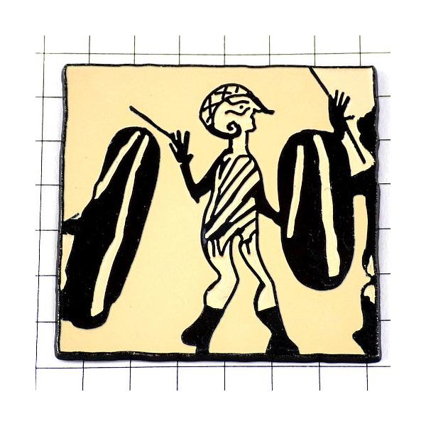 背景の１マスは５mmです。当店のピンバッジ はヴィンテージのレアな限定ピンバッジ です。それぞれのピンズの裏側の針には、新品の留め具をセットしてお送りします。新品の留め具代はピンズの商品代に含まれております。うらに「AVUI」とかかれています。