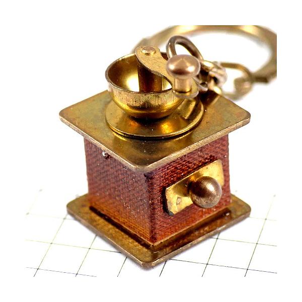 背景の１マスは５mmです。当店のキーホルダー はヴィンテージのレアな限定キーホルダー です。