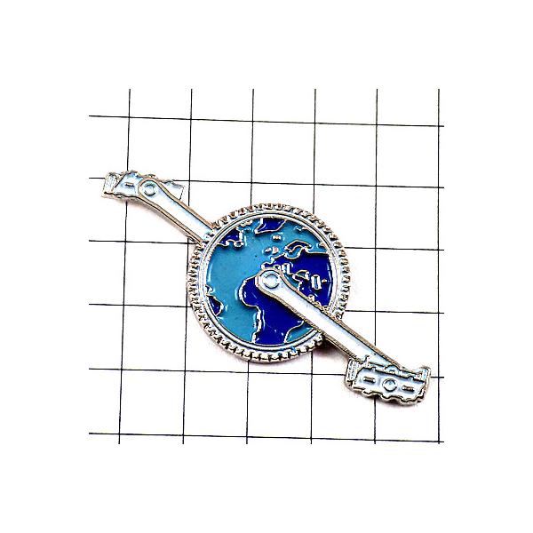 背景の１マスは５mmです。当店のピンバッジ はヴィンテージのレアな限定ピンバッジ です。それぞれのピンズの裏側の針には、新品の留め具をセットしてお送りします。新品の留め具代はピンズの商品代に含まれております。