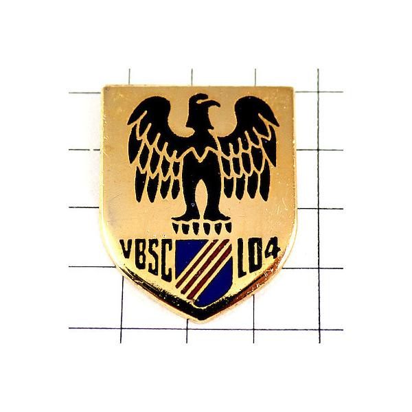 背景の１マスは５mmです。当店のピンバッジ はヴィンテージのレアな限定ピンバッジ です。それぞれのピンズの裏側の針には、新品の留め具をセットしてお送りします。新品の留め具代はピンズの商品代に含まれております。