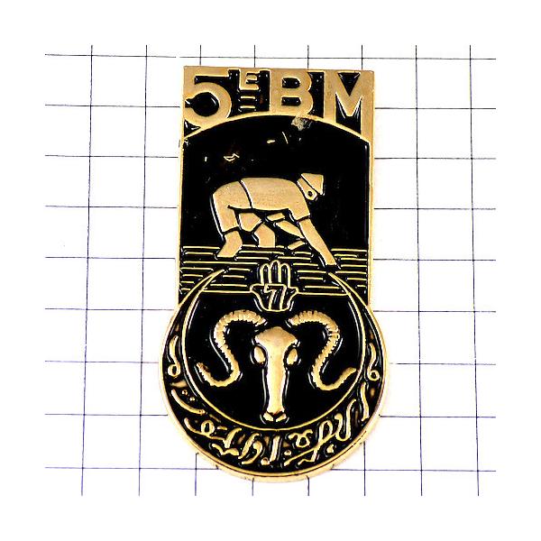 背景の１マスは５mmです。当店のピンバッジ はヴィンテージのレアな限定ピンバッジ です。それぞれのピンズの裏側の針には、新品の留め具をセットしてお送りします。新品の留め具代はピンズの商品代に含まれております。