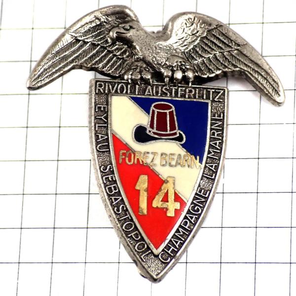 背景の１マスは５mmです。当店のブローチはヴィンテージのレアな限定ブローチです。