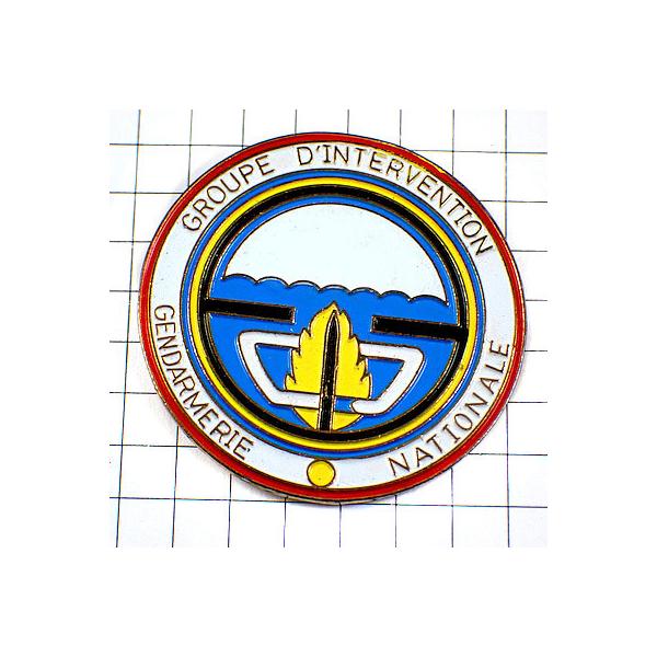 背景の１マスは５mmです。当店のピンバッジ はヴィンテージのレアな限定ピンバッジ です。それぞれのピンズの裏側の針には、新品の留め具をセットしてお送りします。新品の留め具代はピンズの商品代に含まれております。