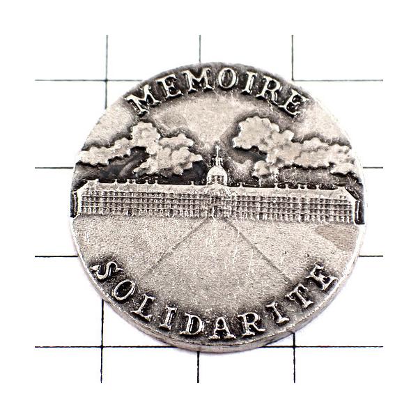 背景の１マスは５mmです。当店のピンバッジ はヴィンテージのレアな限定ピンバッジ です。それぞれのピンズの裏側の針には、新品の留め具をセットしてお送りします。新品の留め具代はピンズの商品代に含まれております。「ANCIENS COMBATT...