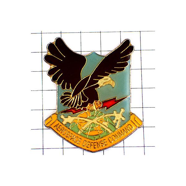 背景の１マスは５mmです。当店のピンバッジ はヴィンテージのレアな限定ピンバッジ です。それぞれのピンズの裏側の針には、新品の留め具をセットしてお送りします。新品の留め具代はピンズの商品代に含まれております。