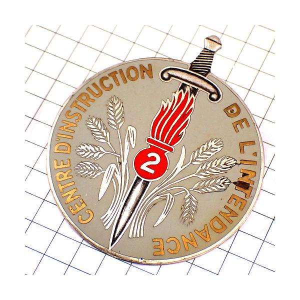 背景の１マスは５mmです。当店のピンバッジ はヴィンテージのレアな限定ピンバッジ です。それぞれのピンズの裏側の針には、新品の留め具をセットしてお送りします。新品の留め具代はピンズの商品代に含まれております。