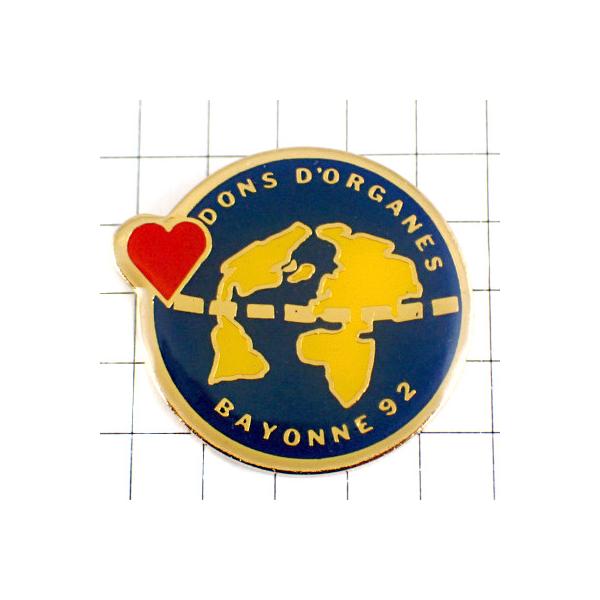 背景の１マスは５mmです。当店のピンバッジ はヴィンテージのレアな限定ピンバッジ です。それぞれのピンズの裏側の針には、新品の留め具をセットしてお送りします。新品の留め具代はピンズの商品代に含まれております。