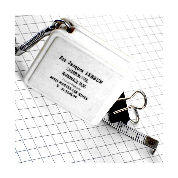 背景の１マスは５mmです。当店のキーホルダー はヴィンテージのレアな限定キーホルダー です。