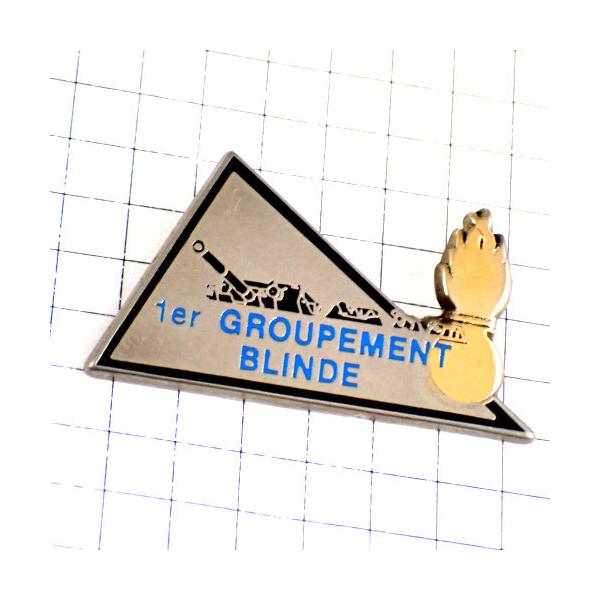 背景の１マスは５mmです。当店のピンバッジ はヴィンテージのレアな限定ピンバッジ です。それぞれのピンズの裏側の針には、新品の留め具をセットしてお送りします。新品の留め具代はピンズの商品代に含まれております。