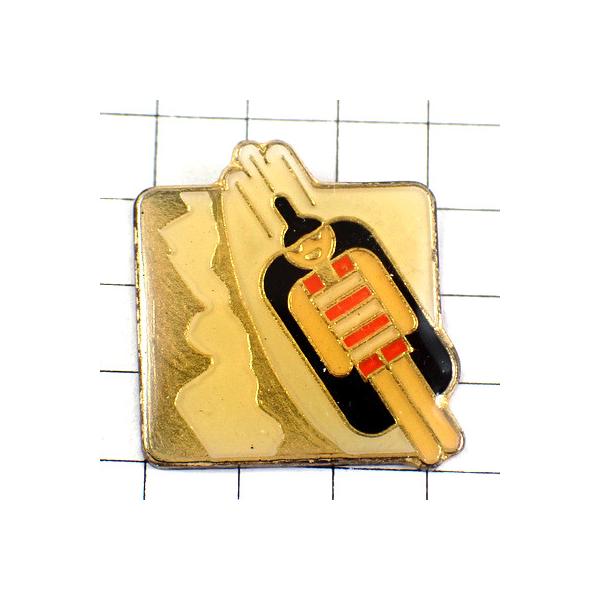 背景の１マスは５mmです。当店のピンバッジ はヴィンテージのレアな限定ピンバッジ です。それぞれのピンズの裏側の針には、新品の留め具をセットしてお送りします。新品の留め具代はピンズの商品代に含まれております。