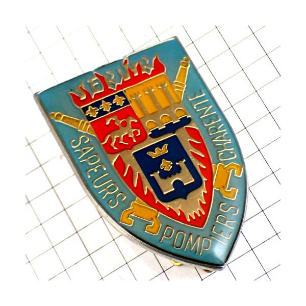 背景の１マスは５mmです。当店のブローチはヴィンテージのレアな限定ブローチです。