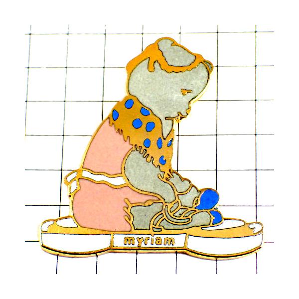 背景の１マスは５mmです。当店のピンバッジ はヴィンテージのレアな限定ピンバッジ です。それぞれのピンズの裏側の針には、新品の留め具をセットしてお送りします。新品の留め具代はピンズの商品代に含まれております。