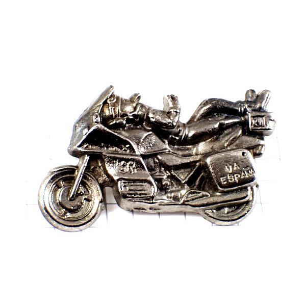 背景の１マスは５mmです。当店のピンバッジ はヴィンテージのレアな限定ピンバッジ です。それぞれのピンズの裏側の針には、新品の留め具をセットしてお送りします。新品の留め具代はピンズの商品代に含まれております。