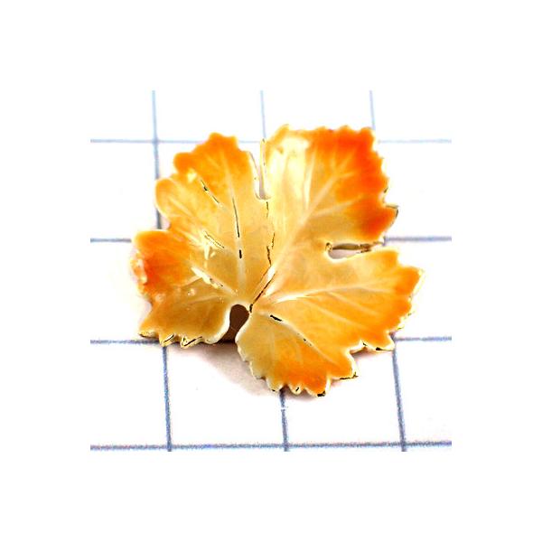 背景の１マスは５mmです。当店のピンバッジ はヴィンテージのレアな限定ピンバッジ です。それぞれのピンズの裏側の針には、新品の留め具をセットしてお送りします。新品の留め具代はピンズの商品代に含まれております。