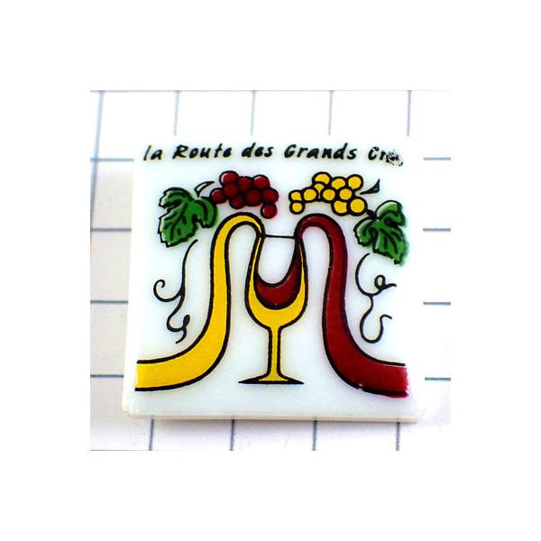 背景の１マスは５mmです。当店のピンバッジ はヴィンテージのレアな限定ピンバッジ です。それぞれのピンズの裏側の針には、新品の留め具をセットしてお送りします。新品の留め具代はピンズの商品代に含まれております。