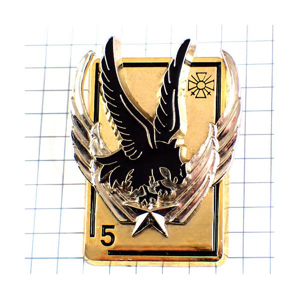 背景の１マスは５mmです。当店のピンバッジ はヴィンテージのレアな限定ピンバッジ です。それぞれのピンズの裏側の針には、新品の留め具をセットしてお送りします。新品の留め具代はピンズの商品代に含まれております。