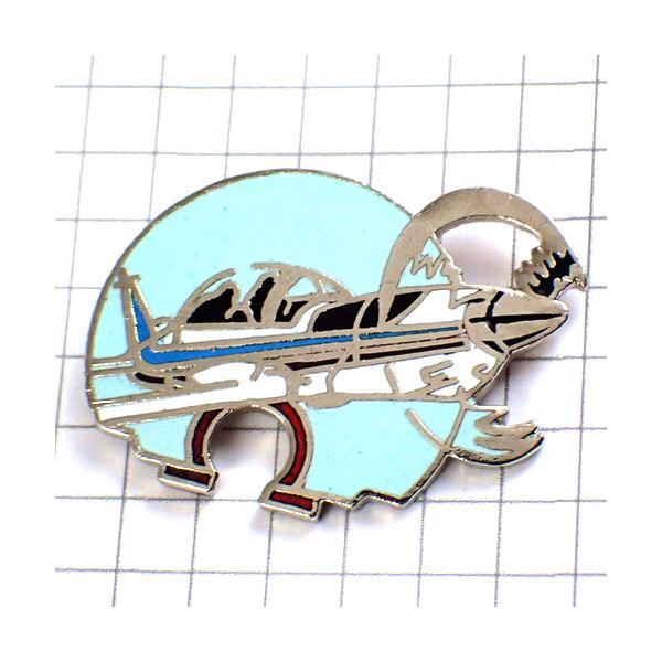 背景の１マスは５mmです。当店のピンバッジ はヴィンテージのレアな限定ピンバッジ です。それぞれのピンズの裏側の針には、新品の留め具をセットしてお送りします。新品の留め具代はピンズの商品代に含まれております。