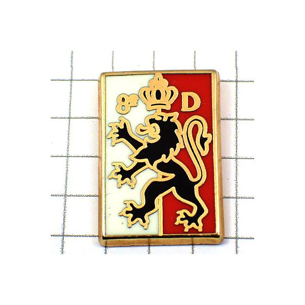 背景の１マスは５mmです。当店のピンバッジ はヴィンテージのレアな限定ピンバッジ です。それぞれのピンズの裏側の針には、新品の留め具をセットしてお送りします。新品の留め具代はピンズの商品代に含まれております。