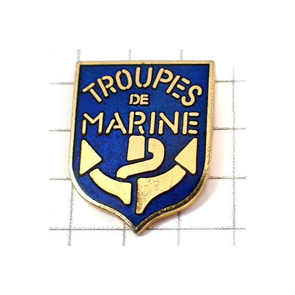 背景の１マスは５mmです。当店のピンバッジ はヴィンテージのレアな限定ピンバッジ です。それぞれのピンズの裏側の針には、新品の留め具をセットしてお送りします。新品の留め具代はピンズの商品代に含まれております。