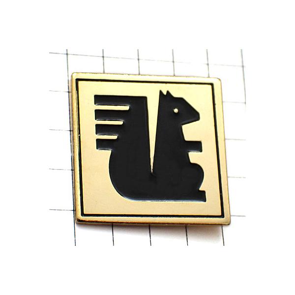 背景の１マスは５mmです。当店のピンバッジ はヴィンテージのレアな限定ピンバッジ です。それぞれのピンズの裏側の針には、新品の留め具をセットしてお送りします。新品の留め具代はピンズの商品代に含まれております。