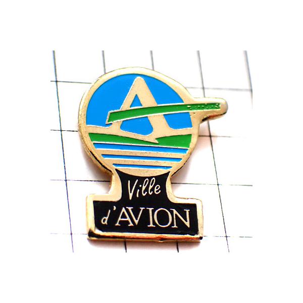 背景の１マスは５mmです。当店のピンバッジ はヴィンテージのレアな限定ピンバッジ です。それぞれのピンズの裏側の針には、新品の留め具をセットしてお送りします。新品の留め具代はピンズの商品代に含まれております。