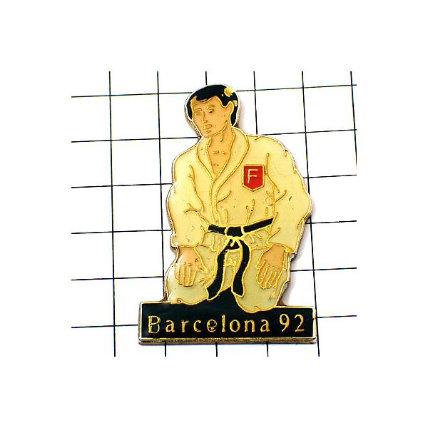 背景の１マスは５mmです。当店のピンバッジ はヴィンテージのレアな限定ピンバッジ です。それぞれのピンズの裏側の針には、新品の留め具をセットしてお送りします。新品の留め具代はピンズの商品代に含まれております。