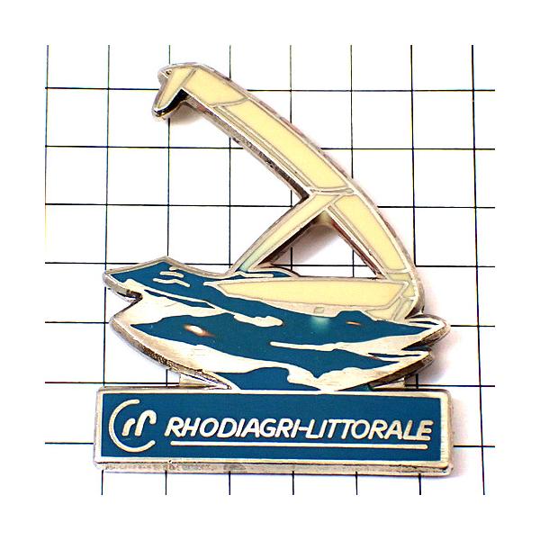 背景の１マスは５mmです。当店のピンバッジ はヴィンテージのレアな限定ピンバッジ です。それぞれのピンズの裏側の針には、新品の留め具をセットしてお送りします。新品の留め具代はピンズの商品代に含まれております。