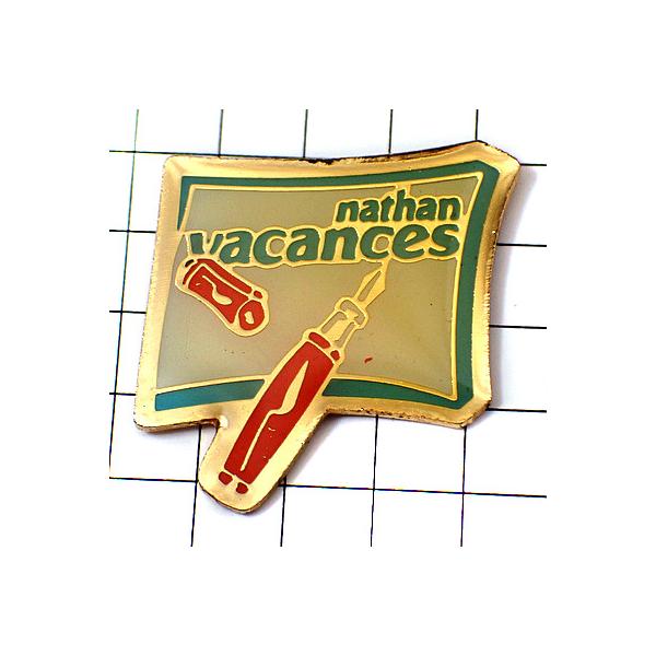 背景の１マスは５mmです。当店のピンバッジ はヴィンテージのレアな限定ピンバッジ です。それぞれのピンズの裏側の針には、新品の留め具をセットしてお送りします。新品の留め具代はピンズの商品代に含まれております。