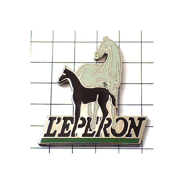 背景の１マスは５mmです。当店のピンバッジ はヴィンテージのレアな限定ピンバッジ です。それぞれのピンズの裏側の針には、新品の留め具をセットしてお送りします。新品の留め具代はピンズの商品代に含まれております。