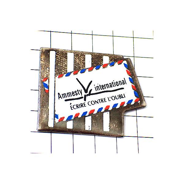 背景の１マスは５mmです。当店のピンバッジ はヴィンテージのレアな限定ピンバッジ です。それぞれのピンズの裏側の針には、新品の留め具をセットしてお送りします。新品の留め具代はピンズの商品代に含まれております。