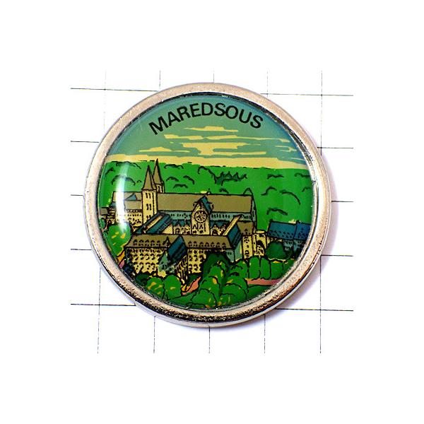 背景の１マスは５mmです。当店のピンバッジ はヴィンテージのレアな限定ピンバッジ です。それぞれのピンズの裏側の針には、新品の留め具をセットしてお送りします。新品の留め具代はピンズの商品代に含まれております。