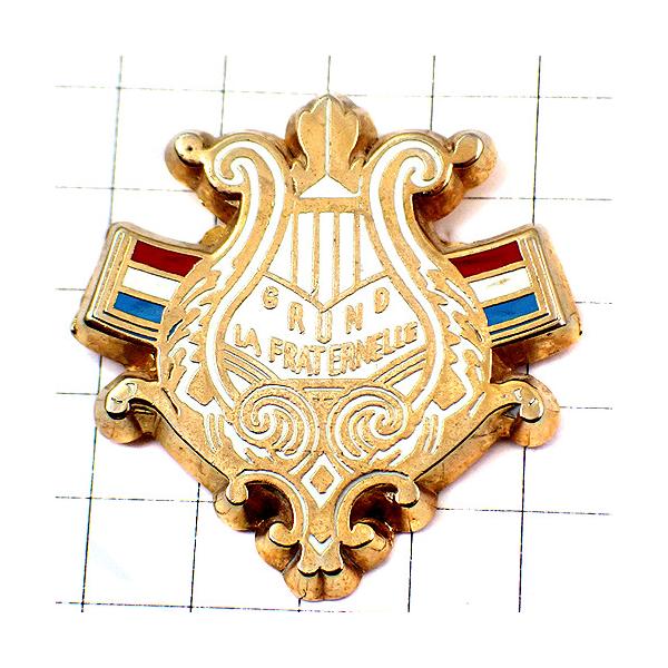 背景の１マスは５mmです。当店のピンバッジ はヴィンテージのレアな限定ピンバッジ です。それぞれのピンズの裏側の針には、新品の留め具をセットしてお送りします。新品の留め具代はピンズの商品代に含まれております。