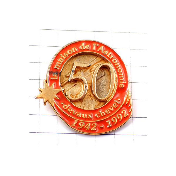 背景の１マスは５mmです。当店のピンバッジ はヴィンテージのレアな限定ピンバッジ です。それぞれのピンズの裏側の針には、新品の留め具をセットしてお送りします。新品の留め具代はピンズの商品代に含まれております。