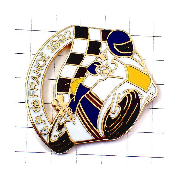 背景の１マスは５mmです。当店のピンバッジ はヴィンテージのレアな限定ピンバッジ です。それぞれのピンズの裏側の針には、新品の留め具をセットしてお送りします。新品の留め具代はピンズの商品代に含まれております。