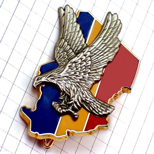 背景の１マスは５mmです。当店のブローチはヴィンテージのレアな限定ブローチです。