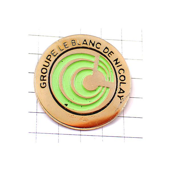 背景の１マスは５mmです。当店のピンバッジ はヴィンテージのレアな限定ピンバッジ です。それぞれのピンズの裏側の針には、新品の留め具をセットしてお送りします。新品の留め具代はピンズの商品代に含まれております。