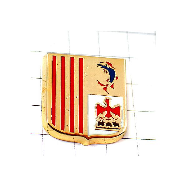 背景の１マスは５mmです。当店のピンバッジ はヴィンテージのレアな限定ピンバッジ です。それぞれのピンズの裏側の針には、新品の留め具をセットしてお送りします。新品の留め具代はピンズの商品代に含まれております。