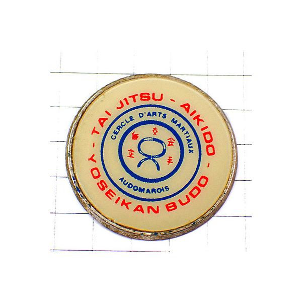 背景の１マスは５mmです。当店のピンバッジ はヴィンテージのレアな限定ピンバッジ です。それぞれのピンズの裏側の針には、新品の留め具をセットしてお送りします。新品の留め具代はピンズの商品代に含まれております。