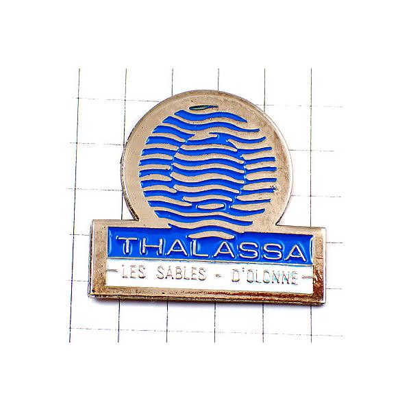 背景の１マスは５mmです。当店のピンバッジ はヴィンテージのレアな限定ピンバッジ です。それぞれのピンズの裏側の針には、新品の留め具をセットしてお送りします。新品の留め具代はピンズの商品代に含まれております。