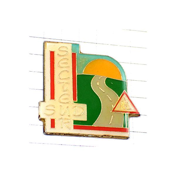 背景の１マスは５mmです。当店のピンバッジ はヴィンテージのレアな限定ピンバッジ です。それぞれのピンズの裏側の針には、新品の留め具をセットしてお送りします。新品の留め具代はピンズの商品代に含まれております。