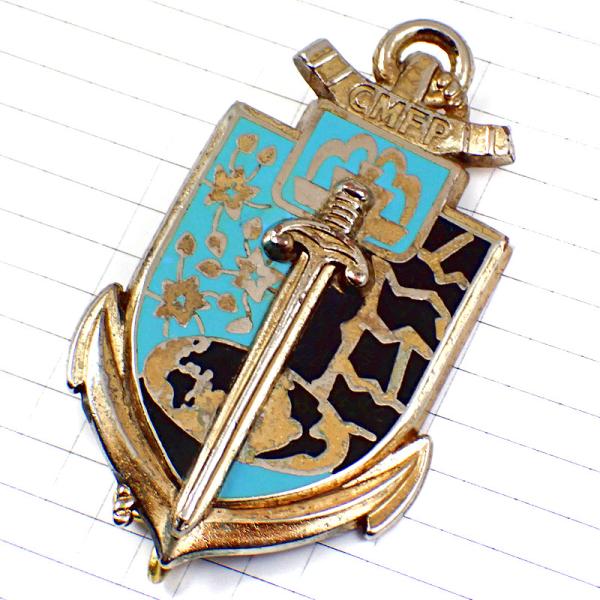 背景の１マスは５mmです。当店のブローチはヴィンテージのレアな限定ブローチです。