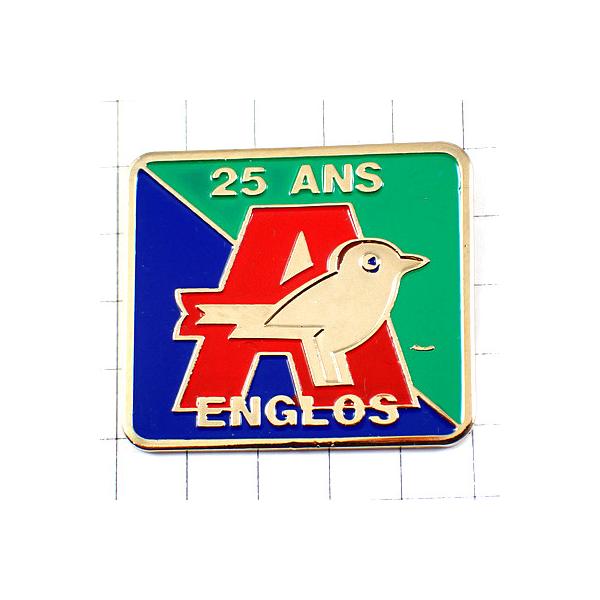 背景の１マスは５mmです。当店のピンバッジ はヴィンテージのレアな限定ピンバッジ です。それぞれのピンズの裏側の針には、新品の留め具をセットしてお送りします。新品の留め具代はピンズの商品代に含まれております。