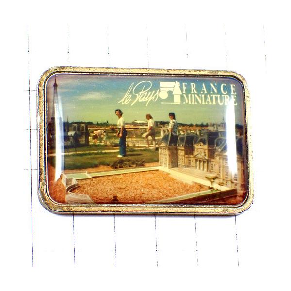 背景の１マスは５mmです。当店のピンバッジ はヴィンテージのレアな限定ピンバッジ です。それぞれのピンズの裏側の針には、新品の留め具をセットしてお送りします。新品の留め具代はピンズの商品代に含まれております。