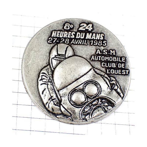 背景の１マスは５mmです。当店のブローチはヴィンテージのレアな限定ブローチです。