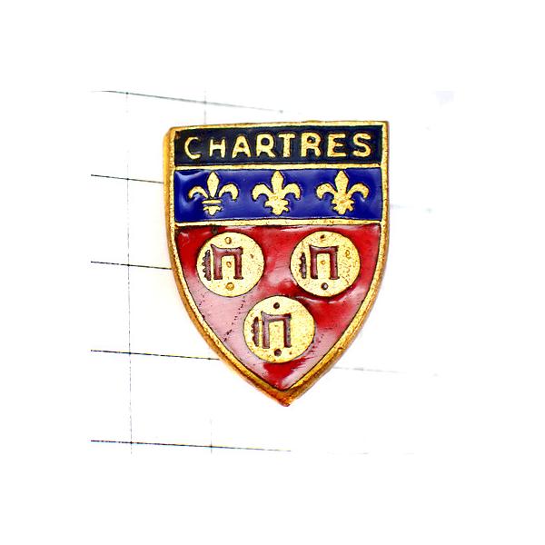 背景の１マスは５mmです。当店のブローチはヴィンテージのレアな限定ブローチです。