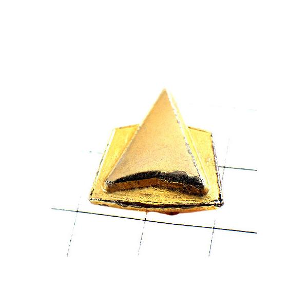 背景の１マスは５mmです。当店のピンバッジ はヴィンテージのレアな限定ピンバッジ です。それぞれのピンズの裏側の針には、新品の留め具をセットしてお送りします。新品の留め具代はピンズの商品代に含まれております。