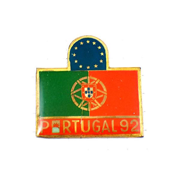 背景の１マスは５mmです。当店のピンバッジ はヴィンテージのレアな限定ピンバッジ です。それぞれのピンズの裏側の針には、新品の留め具をセットしてお送りします。新品の留め具代はピンズの商品代に含まれております。