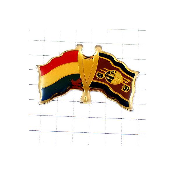 背景の１マスは５mmです。当店のピンバッジ はヴィンテージのレアな限定ピンバッジ です。それぞれのピンズの裏側の針には、新品の留め具をセットしてお送りします。新品の留め具代はピンズの商品代に含まれております。