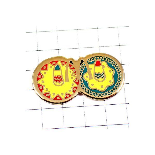 背景の１マスは５mmです。当店のピンバッジ はヴィンテージのレアな限定ピンバッジ です。それぞれのピンズの裏側の針には、新品の留め具をセットしてお送りします。新品の留め具代はピンズの商品代に含まれております。