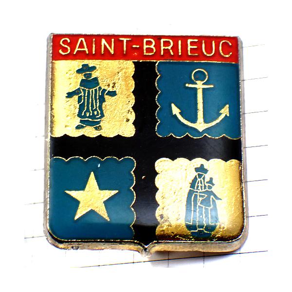 背景の１マスは５mmです。当店のブローチはヴィンテージのレアな限定ブローチです。